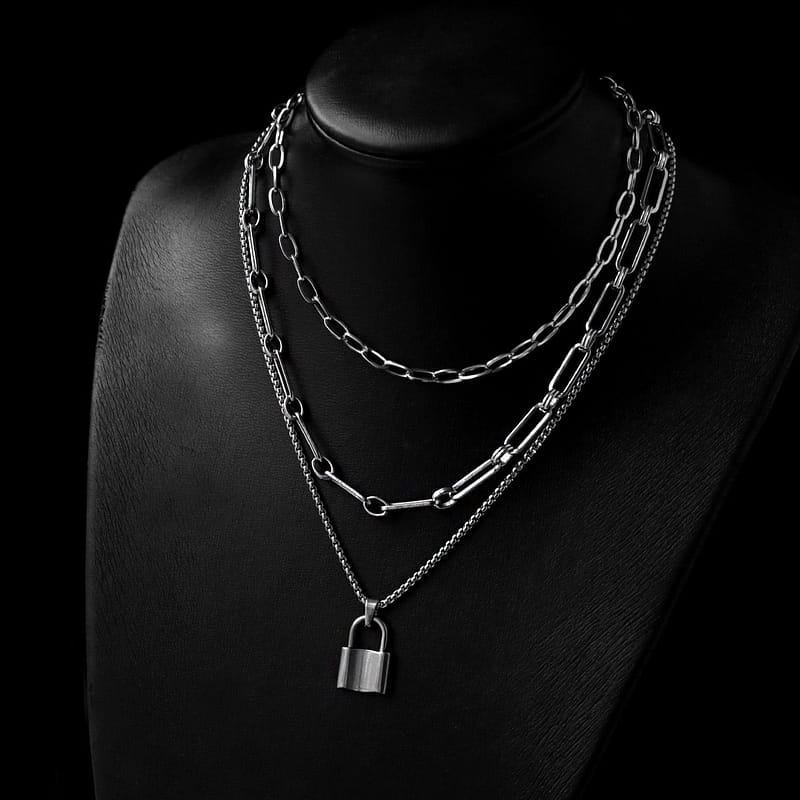 Styling: Chunky Chains in non tarnish Stainless Steel 🖤⛓️