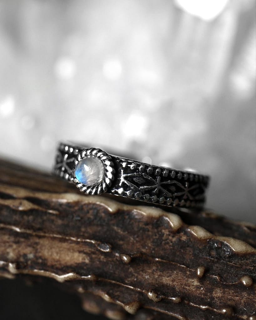 Aranza Silver Moonstone Mid Ring